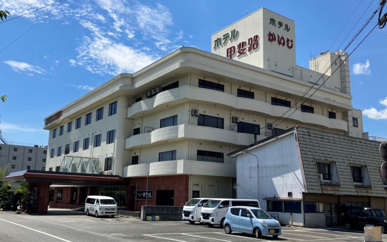 Chinese customers and capital fire up Japan's hot spring resorts