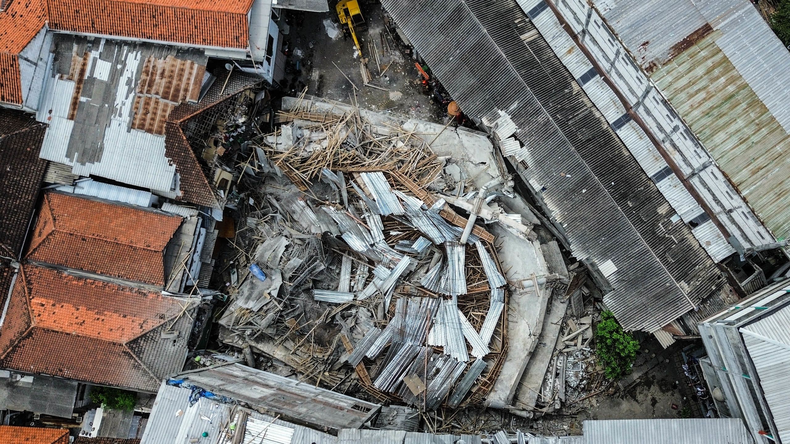 Through the Lens: Philippine earthquake, Indonesia school collapse