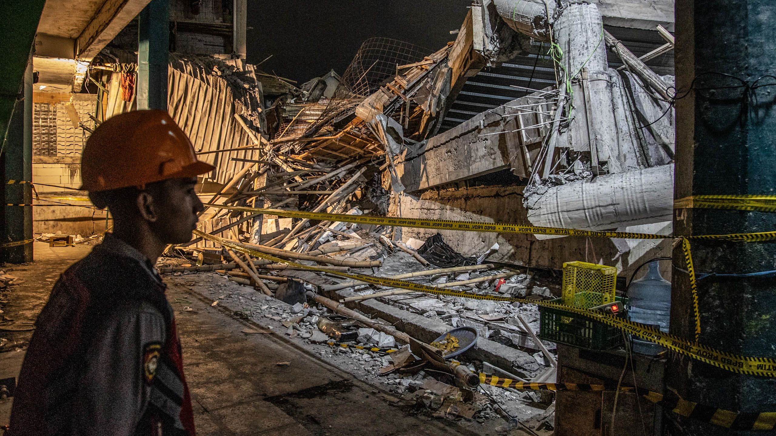 Through the Lens: Philippine earthquake, Indonesia school collapse